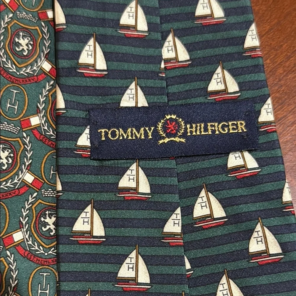 Tommy Hilfiger | Accessories | Vintage Tommy Hilfiger Green And Red ...